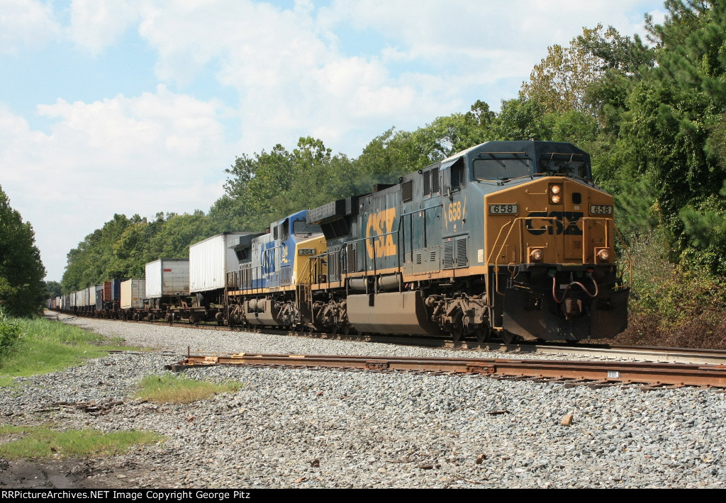 CSX 658 and 204 with train Q032